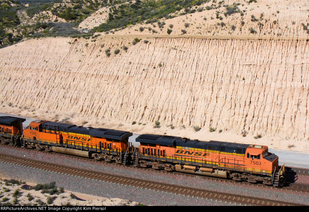 BNSF 7563